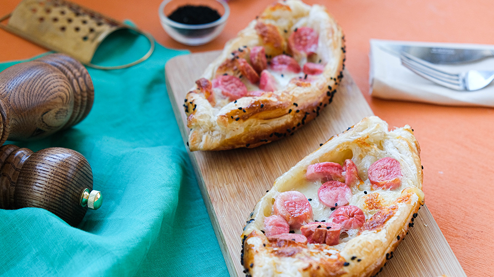 Pastry Puff Boats With Sausage Recipes - Taste of Pinar